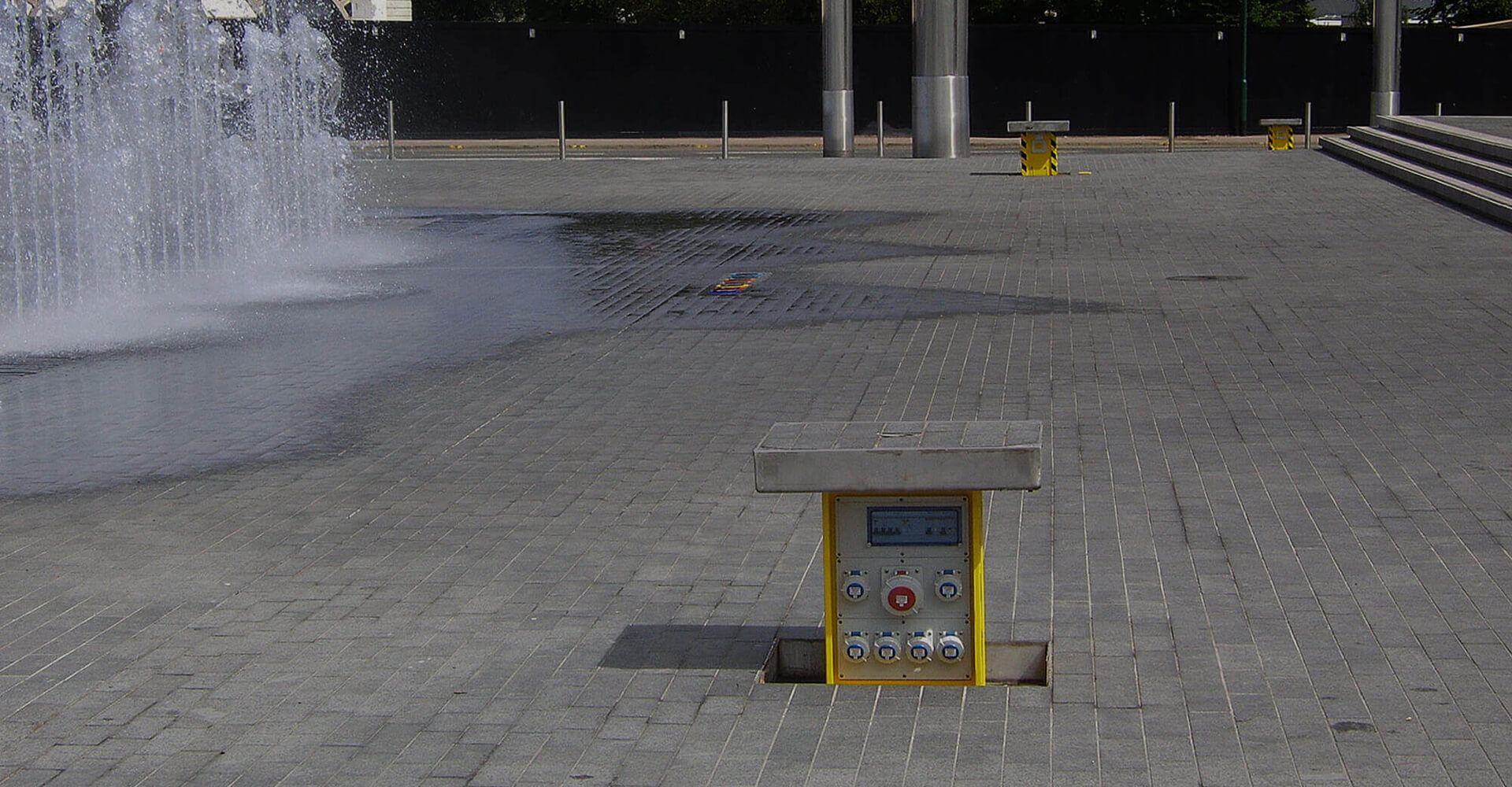 Pop Up Power Supplies | retractable & in-ground service units